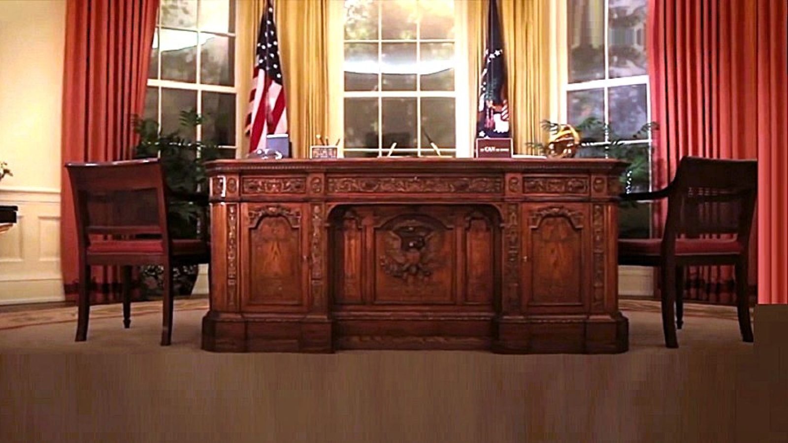 REPORT: Oval Office Desk Removed After Discovery of Listening Devices ...
